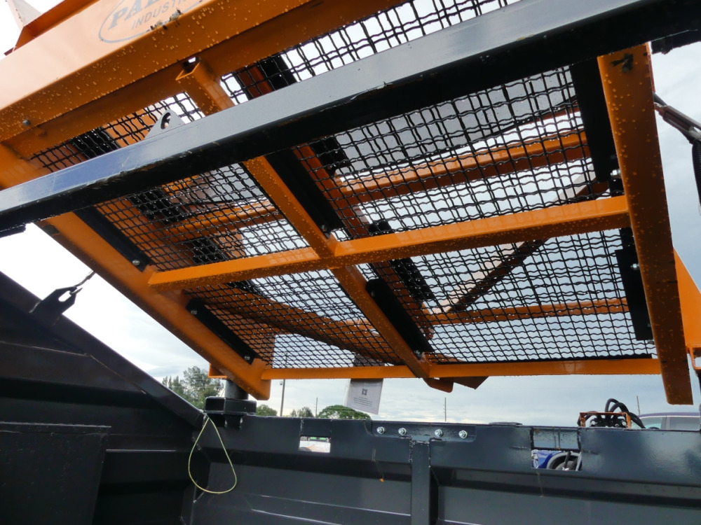 #825 - Paladin Quick Attach MTD Screener | DeMott Auction