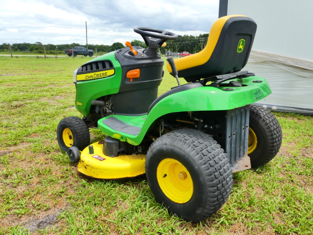 #492 - John Deere D100 Riding Mower | DeMott Auction
