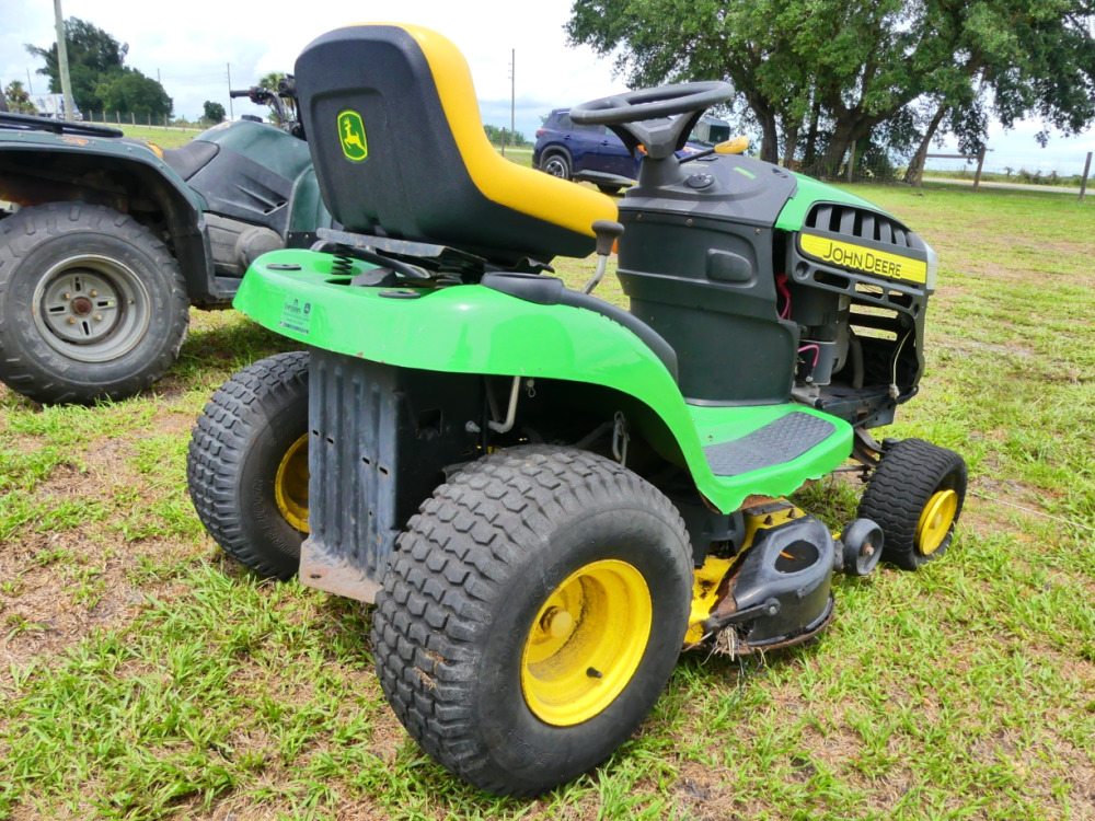 #492 - John Deere D100 Riding Mower | DeMott Auction