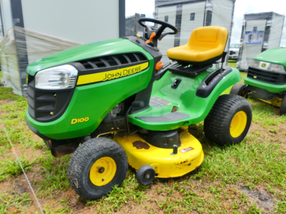 #492 - John Deere D100 Riding Mower | DeMott Auction