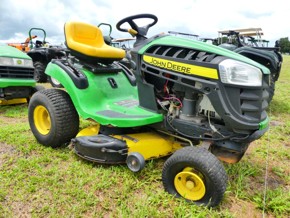 #492 - John Deere D100 Riding Mower | DeMott Auction