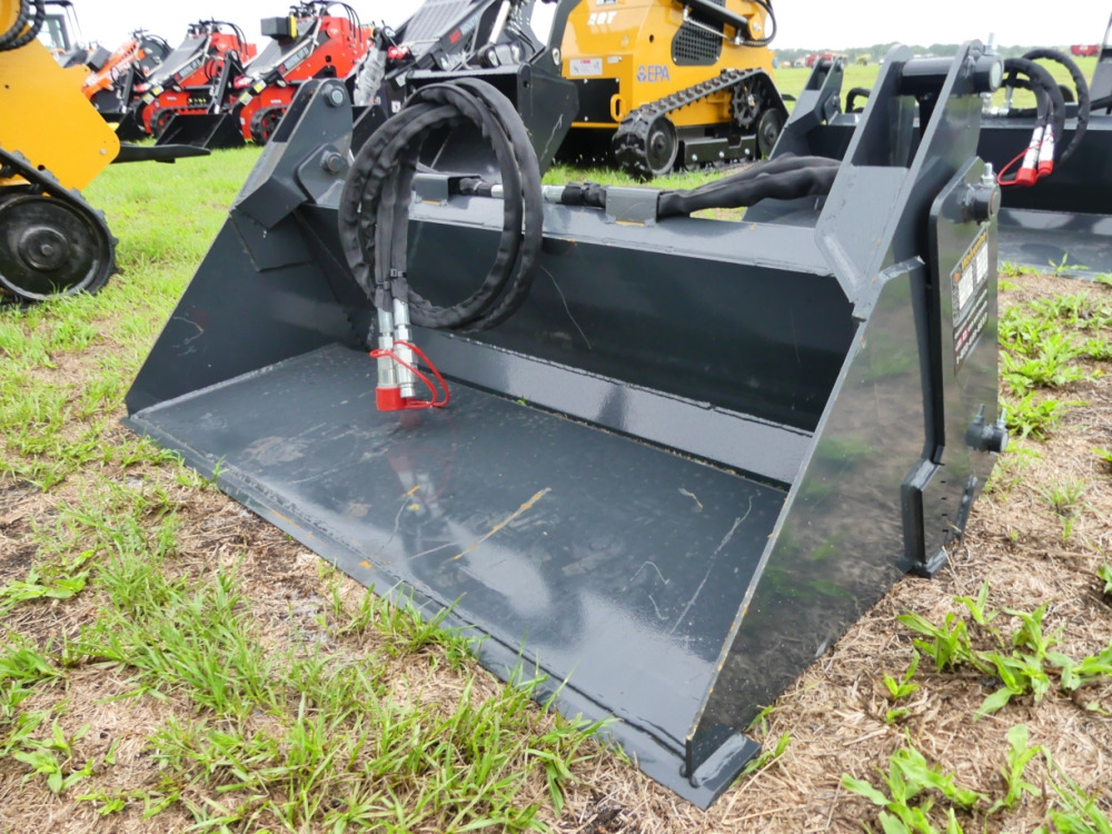 #689 - Wolverine Quick Attach Mini Combination Bucket | DeMott Auction