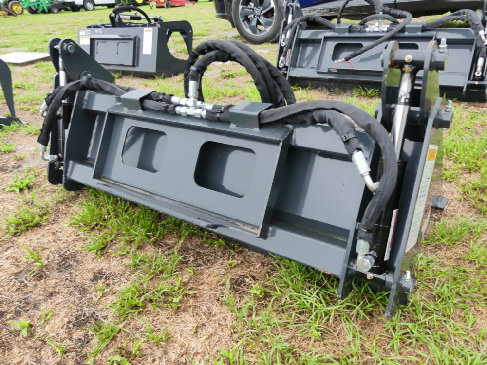 #689 - Wolverine Quick Attach Mini Combination Bucket | DeMott Auction