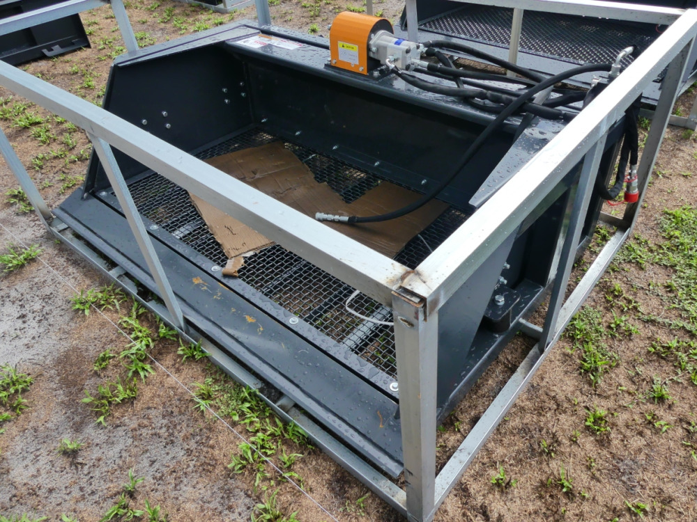 #845 - Wolverine 72" Quick Attach Screening Bucket | DeMott Auction