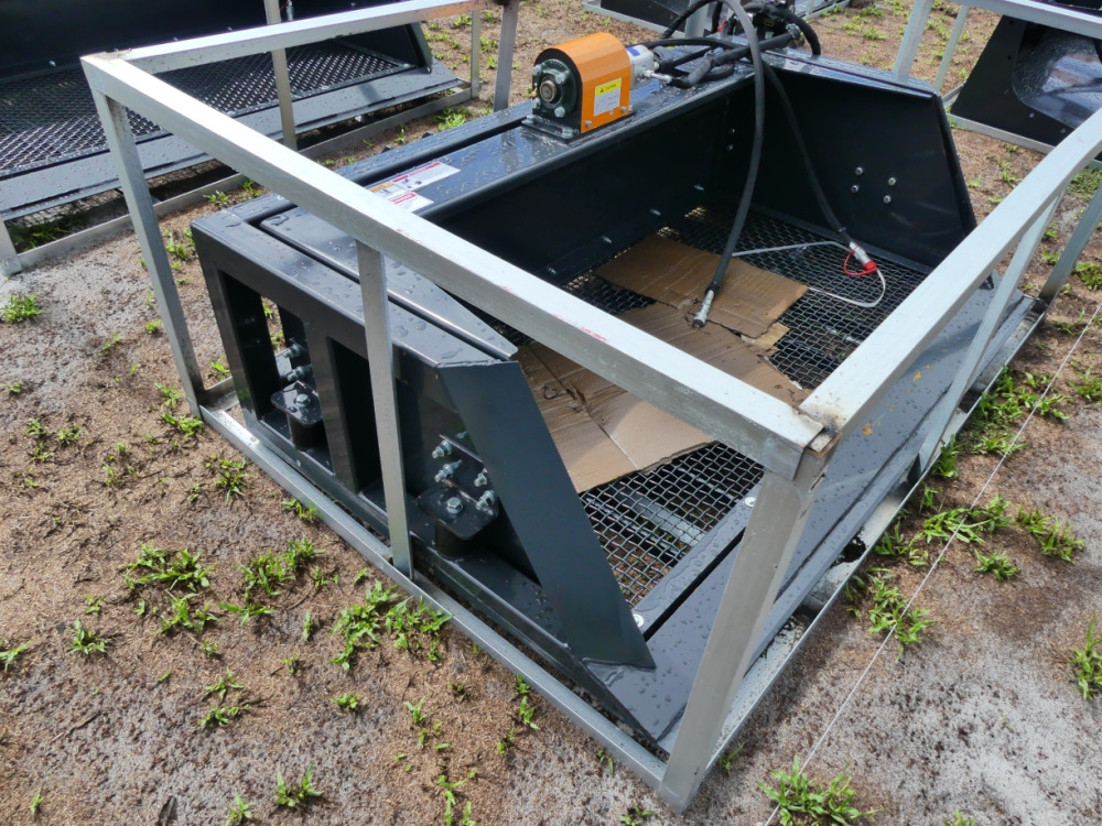 #845 - Wolverine 72" Quick Attach Screening Bucket | DeMott Auction