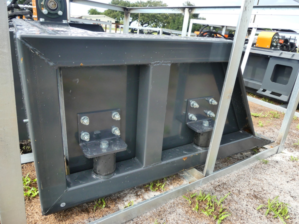 #846 - Wolverine 72" Quick Attach Screening Bucket | DeMott Auction