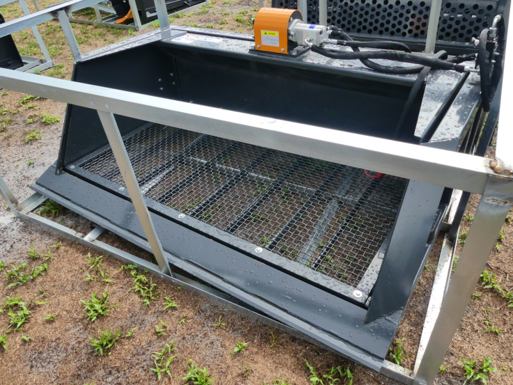 #846 - Wolverine 72" Quick Attach Screening Bucket | DeMott Auction