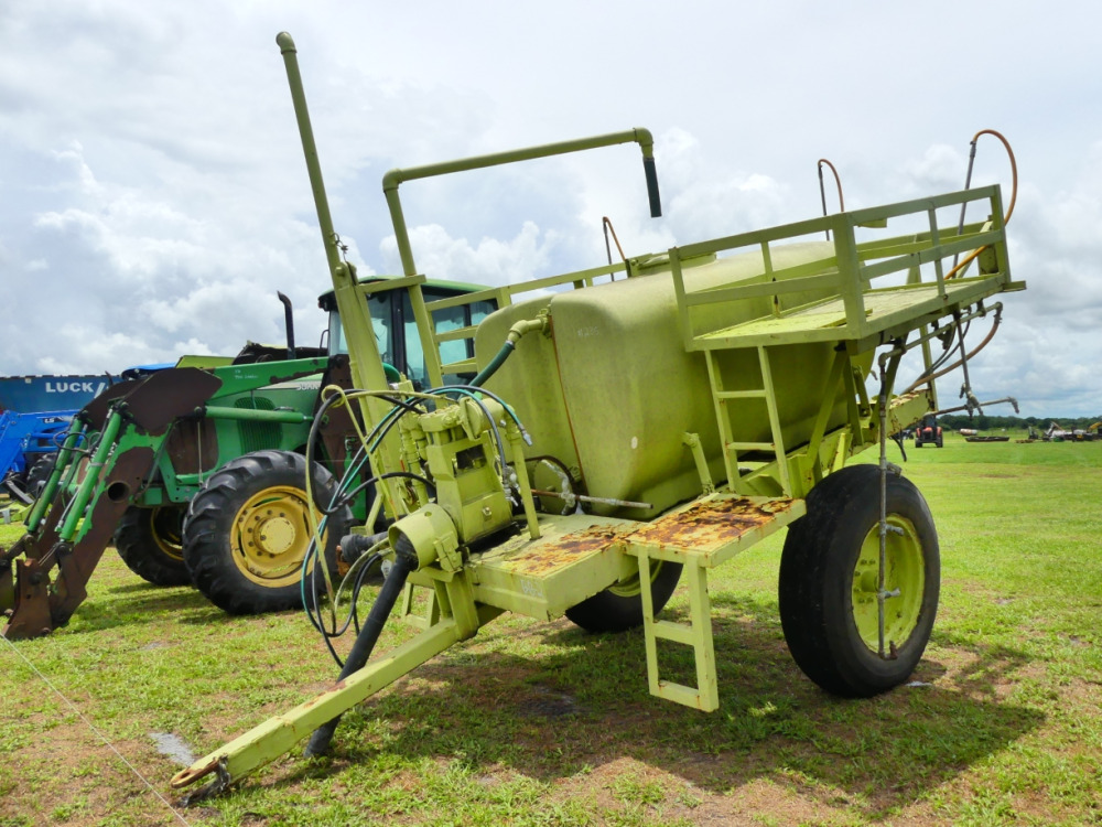 #1098 - Gem 500 Gal Hi-Crop Fiberglass Sprayer | DeMott Auction