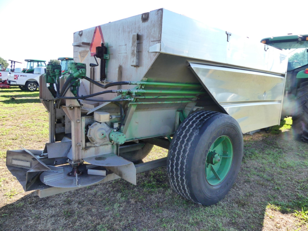 #920 - Conibear Stainless Steel Fertilizer Spreader | DeMott Auction
