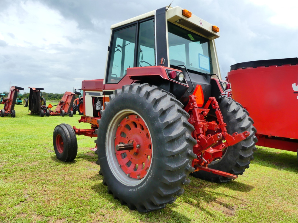 #1081 - Case-IH 886 | DeMott Auction