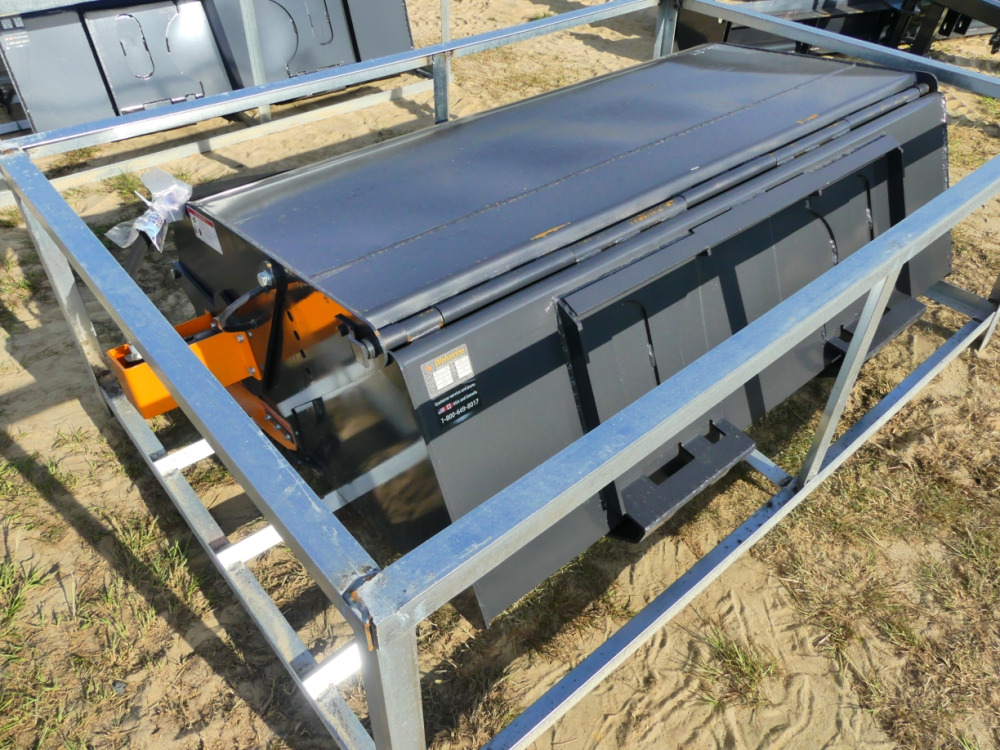 #456 - Wolverine Quick Attach 72" Bucket w/ Sweeper | DeMott Auction