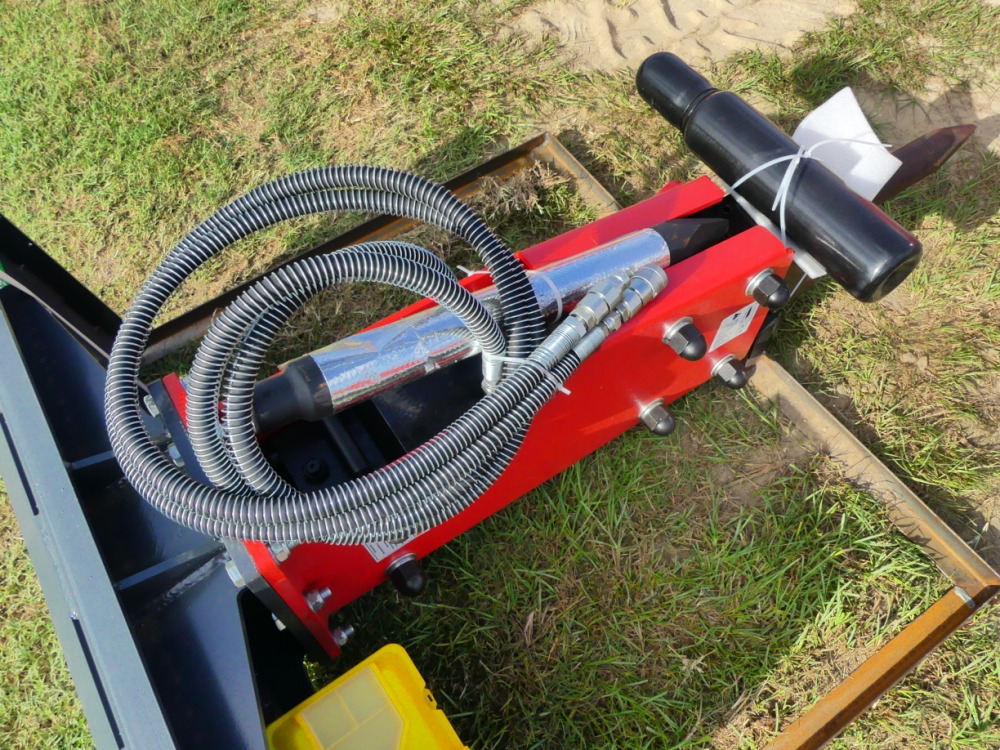 #486 - Raytree RMH680 Quick Attach Hydraulic Hammer | DeMott Auction