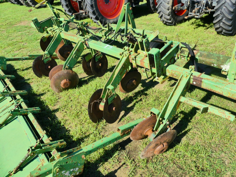 #276 - KMC 4 Row Ripper Bedder | DeMott Auction