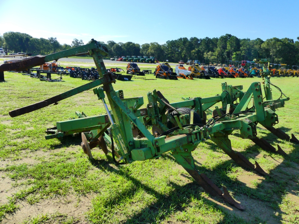 #276 - KMC 4 Row Ripper Bedder | DeMott Auction