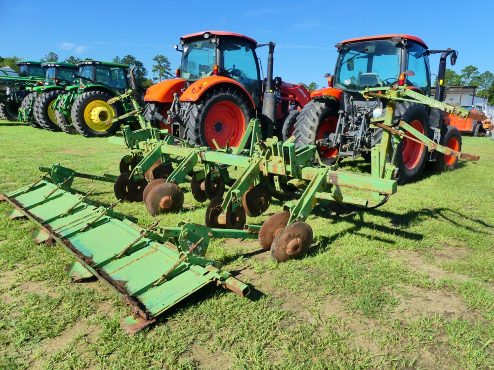 #276 - KMC 4 Row Ripper Bedder | DeMott Auction