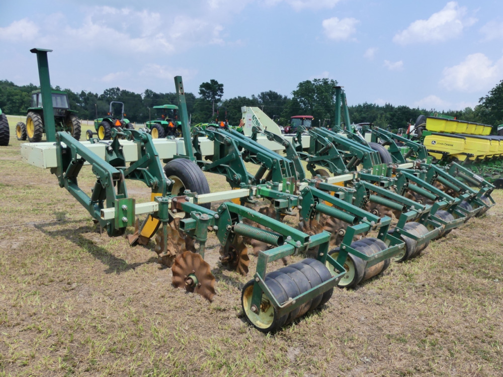 #501 - 2017 KMC 6700 Rip Strip | DeMott Auction
