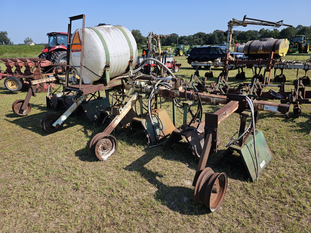 #564 - 3pt 200 Gallon 6 Row Hooded Sprayer | DeMott Auction