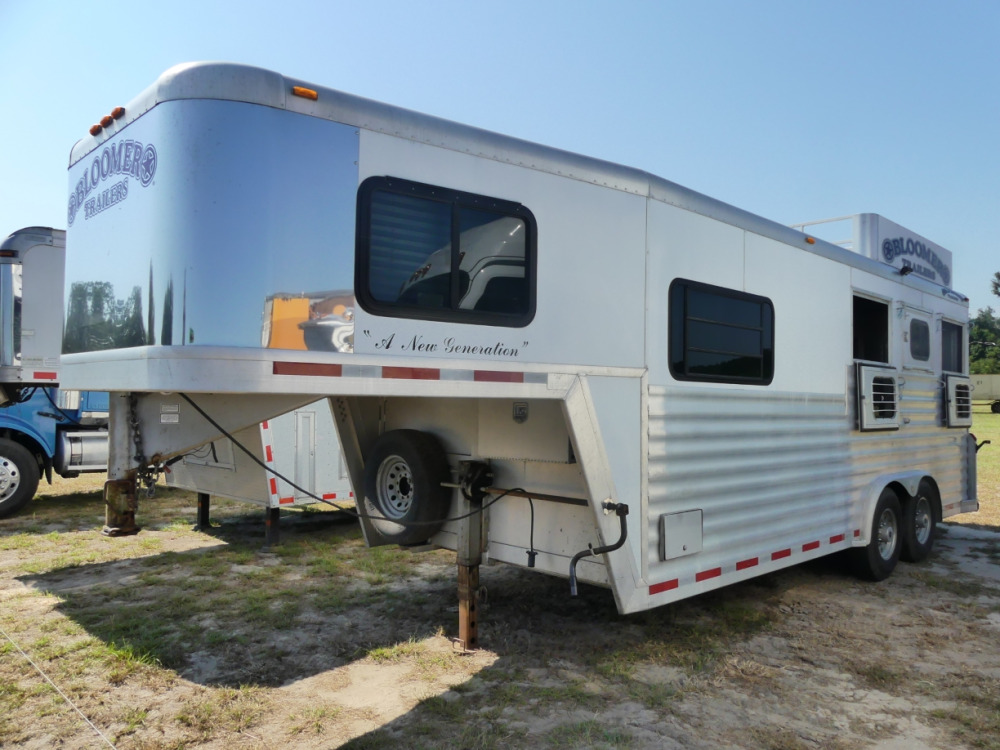 #612 - 2001 Bloomer Stock Trailer | DeMott Auction