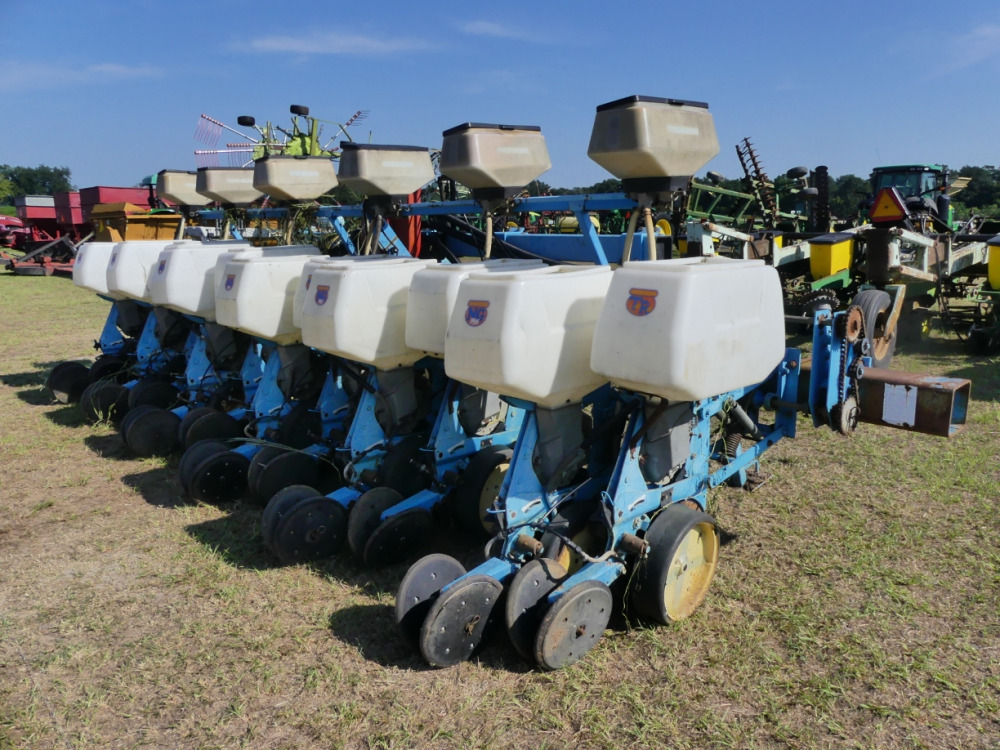 #598 - Monosem 6 Row Twin Row Planter | DeMott Auction