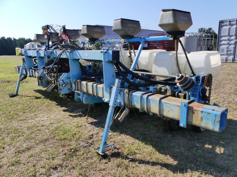 #598 - Monosem 6 Row Twin Row Planter | DeMott Auction