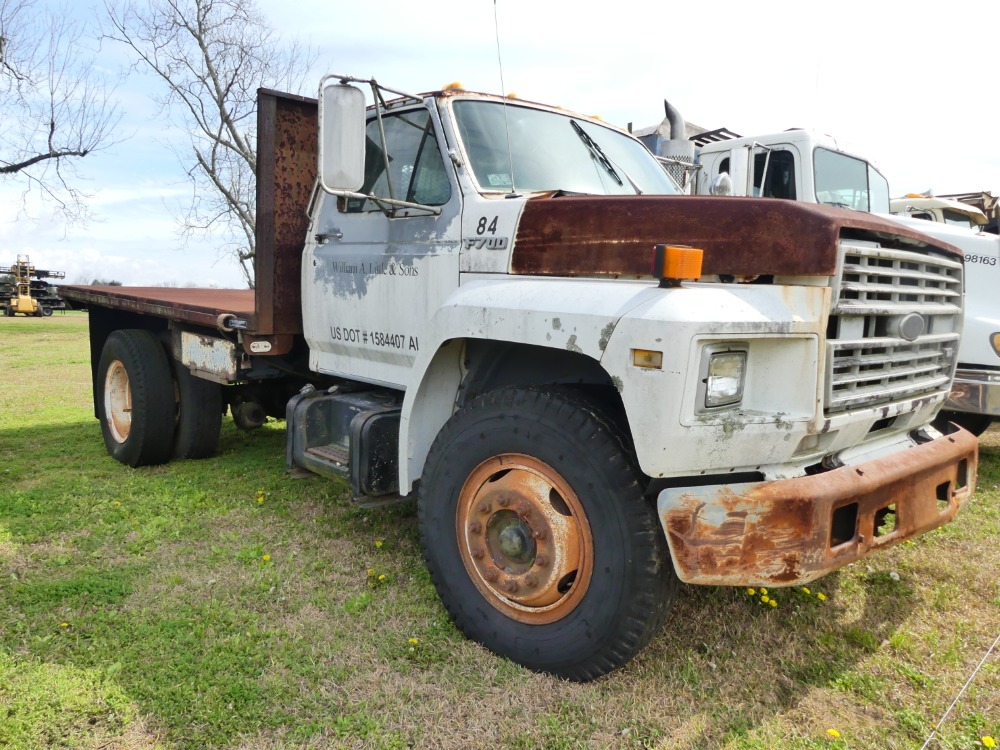 #457 - 1981 Ford F700 Flatbed Truck | DeMott Auction