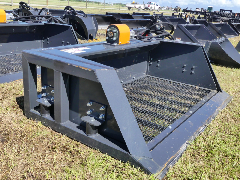 #2082 - Wolverine Quick Attach 72" Screening Bucket | DeMott Auction