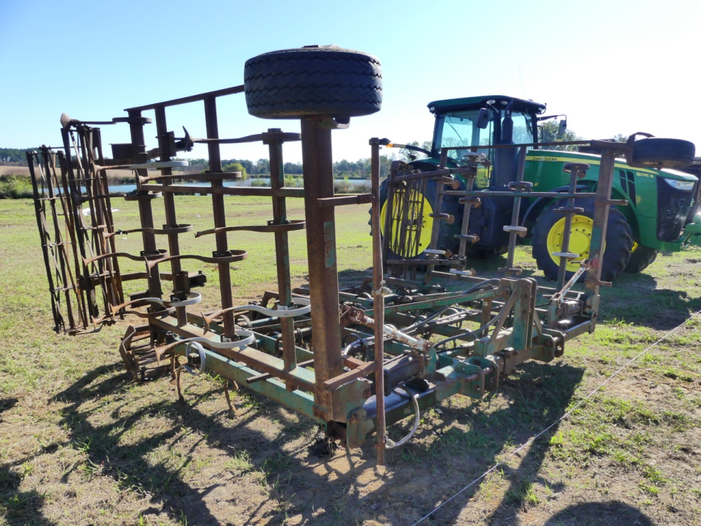 #547 - KMC FIELD CULTIVATOR | DeMott Auction