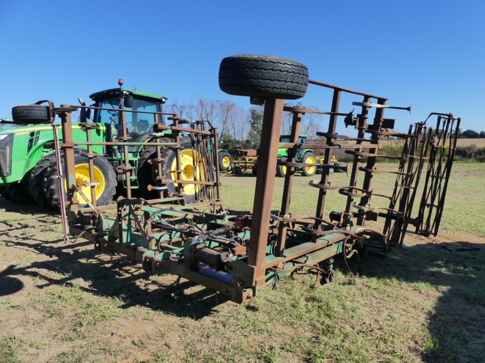 #547 - KMC FIELD CULTIVATOR | DeMott Auction