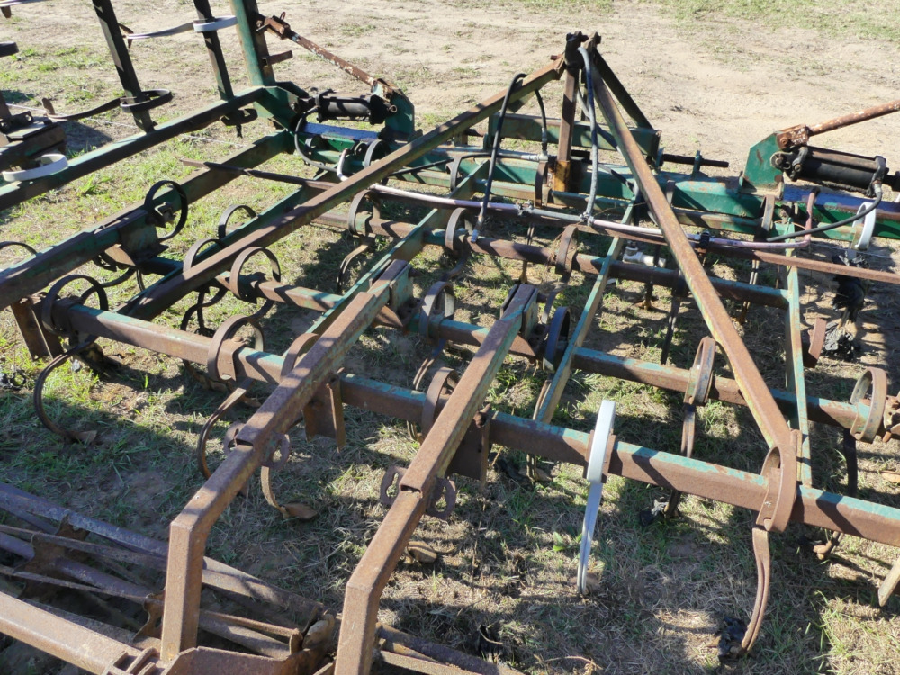 #547 - KMC FIELD CULTIVATOR | DeMott Auction
