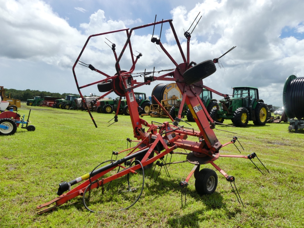 #1177 - Kuhn GF5202THA Trailed Rotary Tedder | DeMott Auction