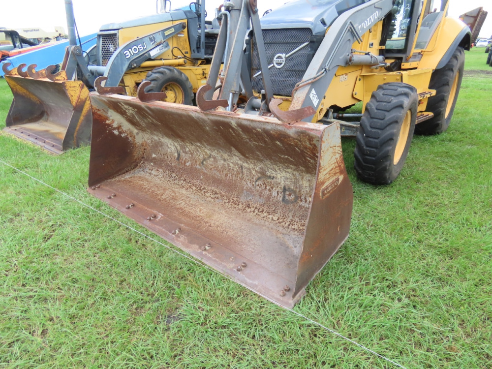 #1132 - Volvo BL70B Tractor Loader Backhoe | DeMott Auction