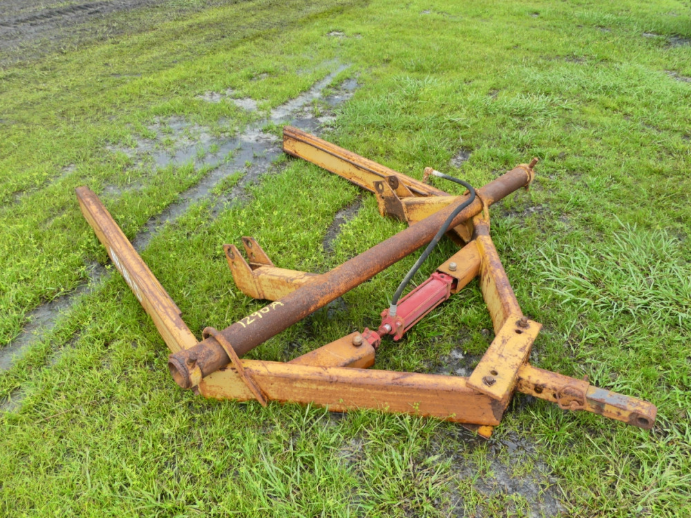 #1290A - Hay Van Hitch | DeMott Auction