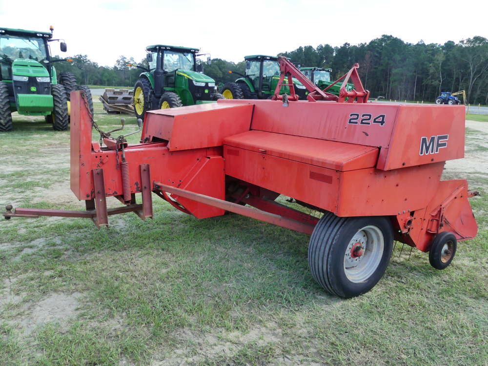 #356 - Massey Ferguson 224 | DeMott Auction