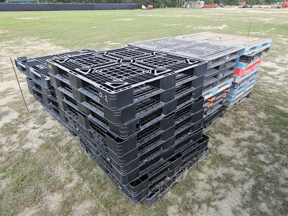 #118 - 48) Hard Plastic Pallets | DeMott Auction