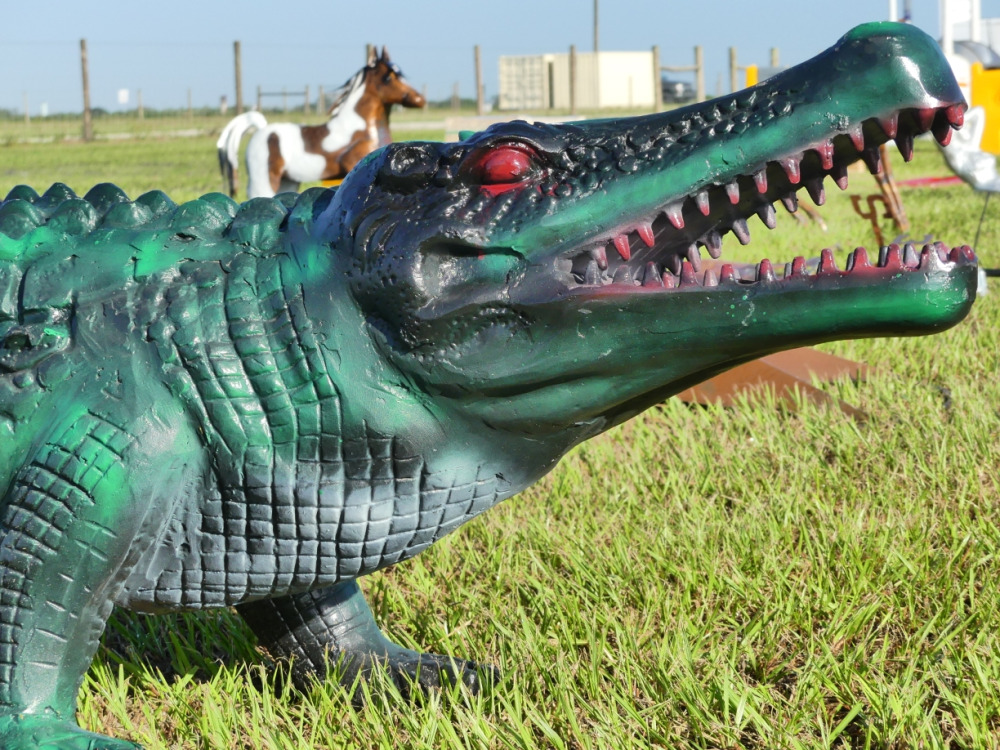 #2195 - Metal Gator | DeMott Auction