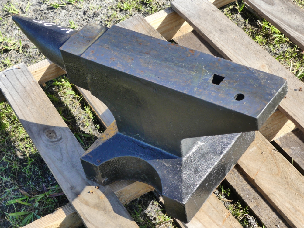 #2152 - 200 Lb Anvil | DeMott Auction