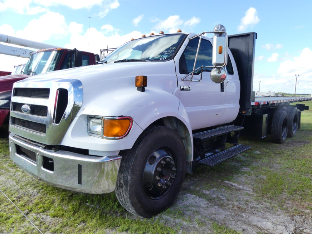 #1325 - 2004 Ford F-650 XL | DeMott Auction
