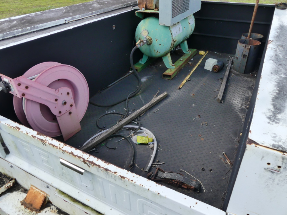 #1306A - Reading Service Bed w/ Air Compressor | DeMott Auction