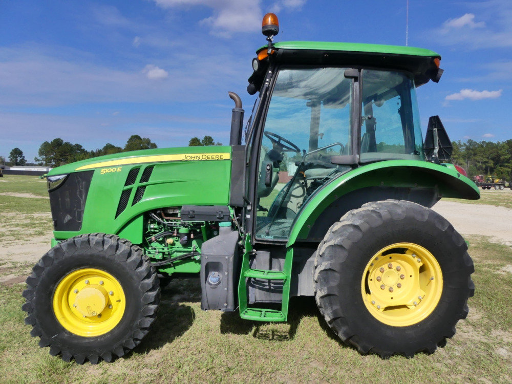 #288 - 2018 John Deere 5100E | DeMott Auction