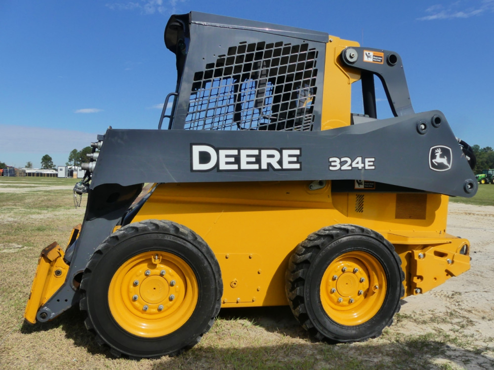#214 - 2018 Deere 324E | DeMott Auction