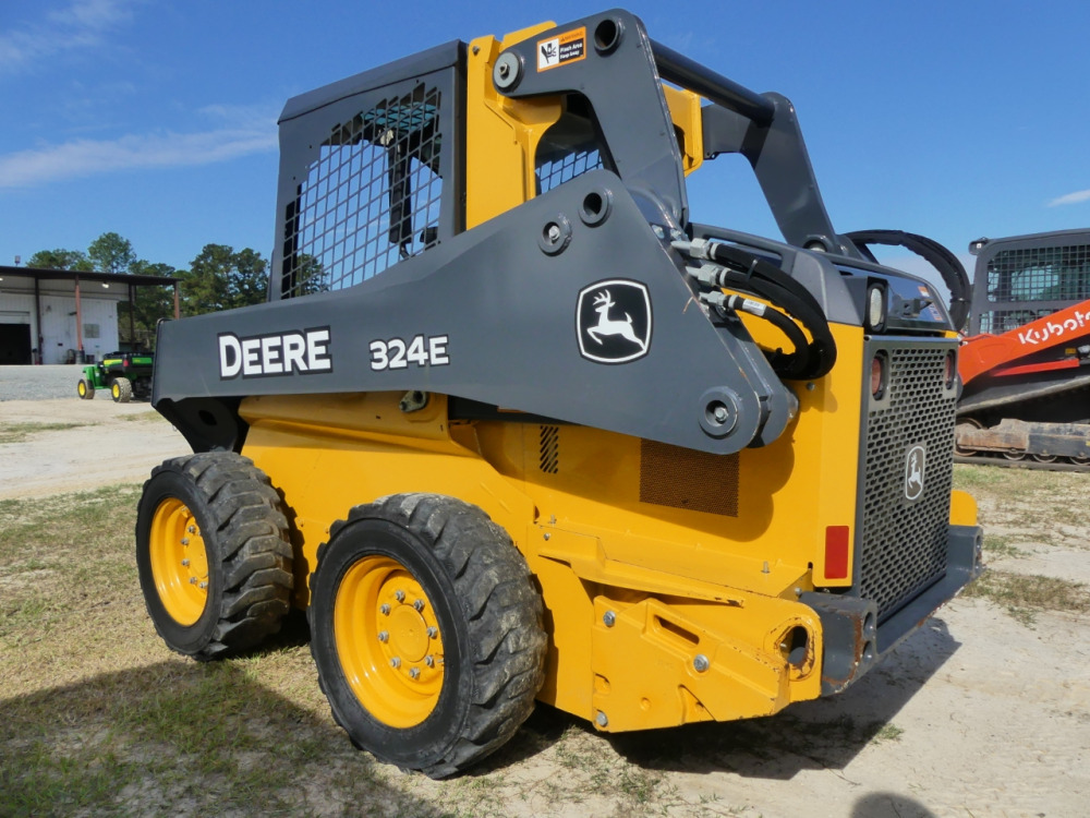 #214 - 2018 Deere 324E | DeMott Auction