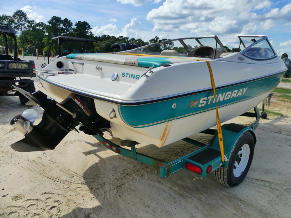 #204 - 1997 Stingray Boat w/ Trailer | DeMott Auction