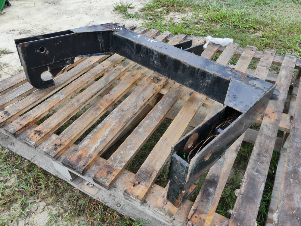 #262 - Haul Master Quick Hitch | DeMott Auction