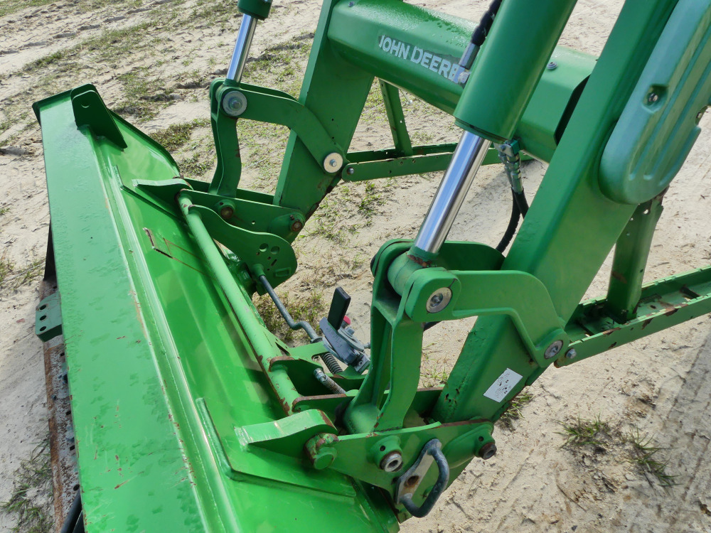 #308 - John Deere 640R Loader w/ Brackets | DeMott Auction