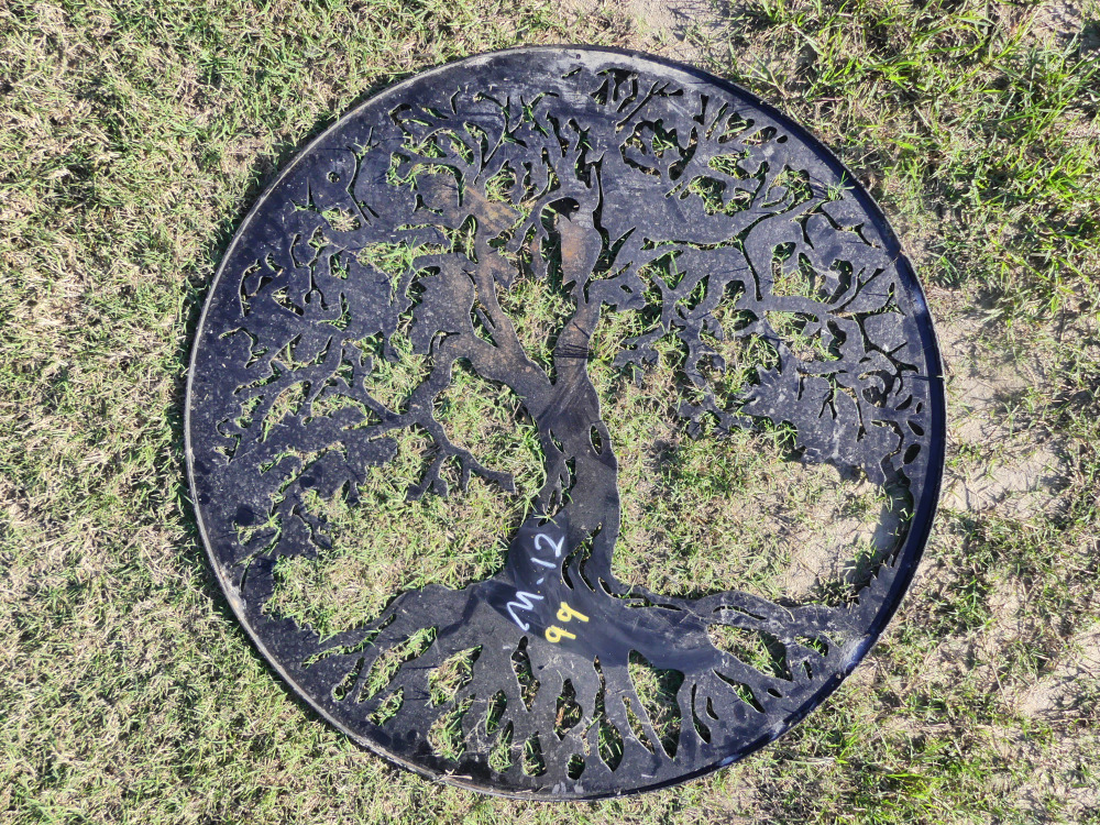 #99 - Round Tree Metal Sign | DeMott Auction