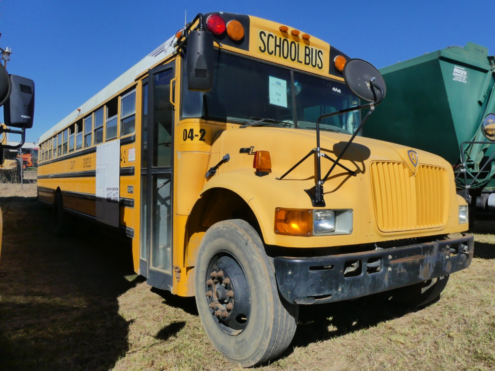 #620 - 2004 INTERNATIONAL 3800 BUS | DeMott Auction