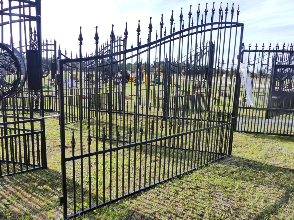 #2121 - 16' Bi Parting Iron Gates with Posts (Tree) | DeMott Auction