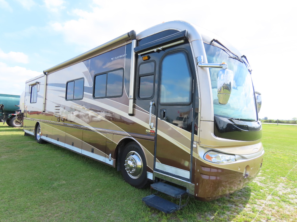 #1120 - 2004 Fleetwood Motorhome | DeMott Auction