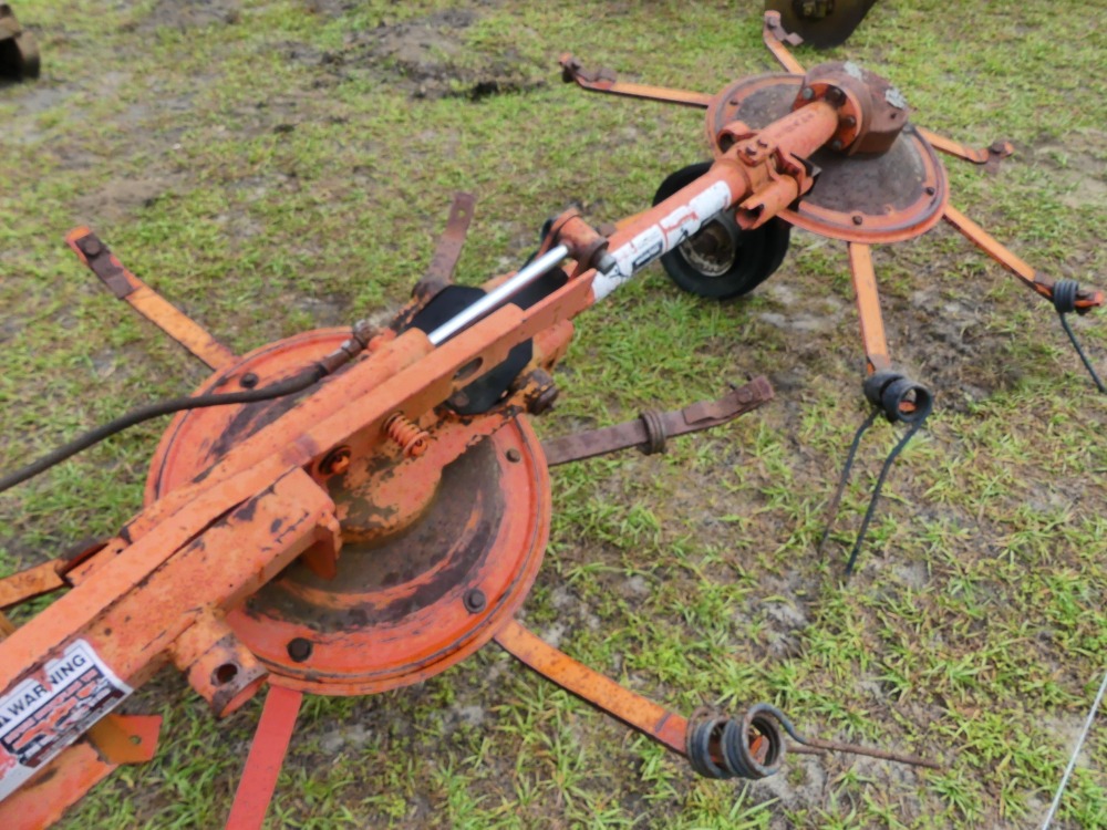 #2294 - Kuhn PT 4 Drum Hay Tedder | DeMott Auction
