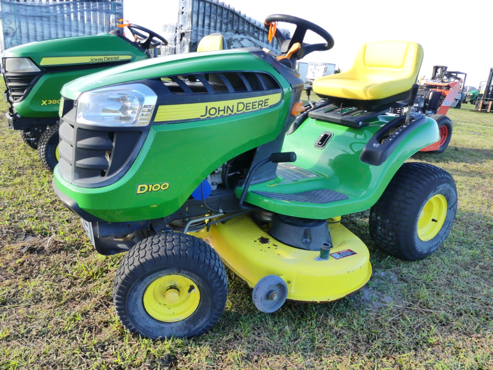 #383 - JOHN DEERE D100 | DeMott Auction